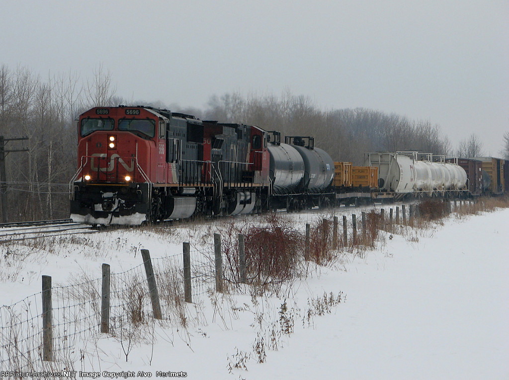 CN 5696 east at Mile 160 Kingston Sub